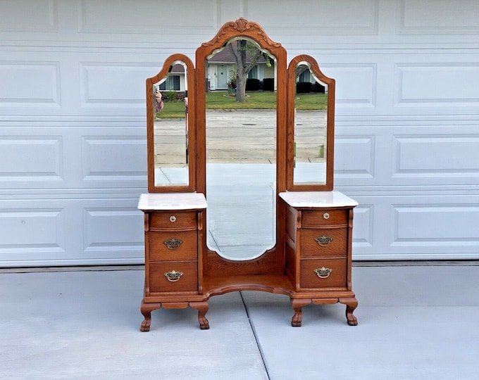 Lexington Furniture Victorian Sampler Collection Vanity and Three View ...
