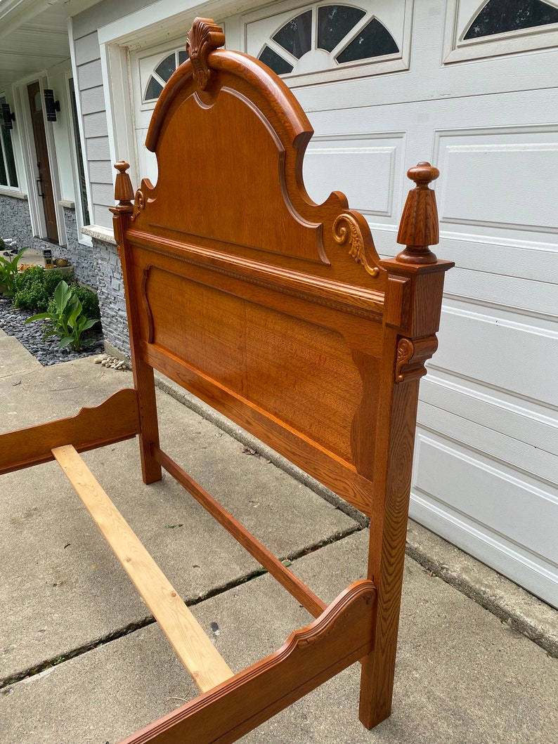 Lexington Furniture Victorian Sampler Collection Mansion Queen Size Bed ...