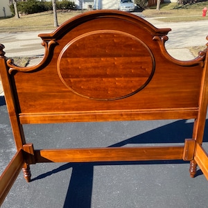 Lexington Furniture Chez Michelle Cherry Queen Bed Headboard/footboard ...