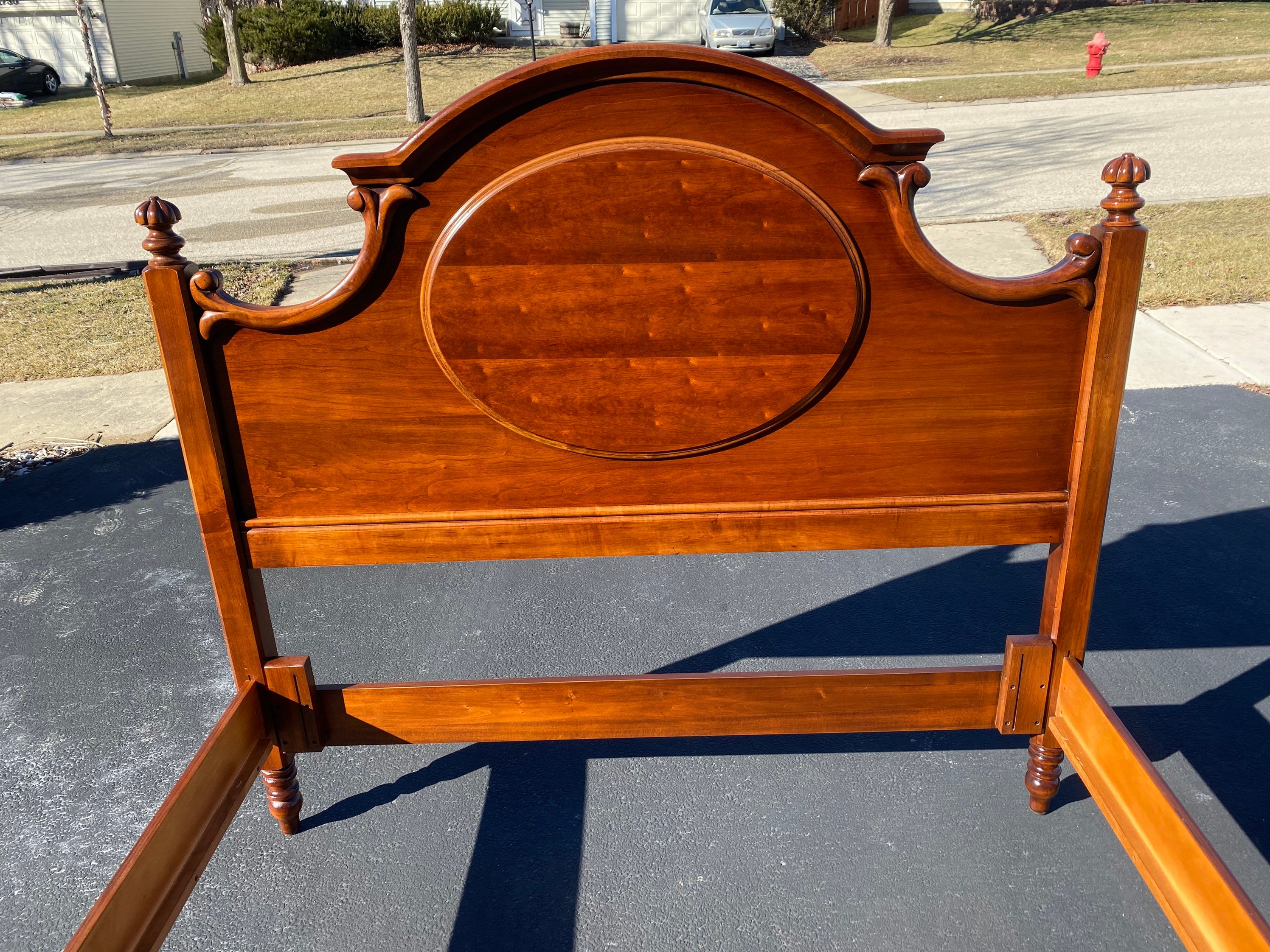 Lexington Furniture Chez Michelle Cherry Queen Bed Headboard/footboard ...