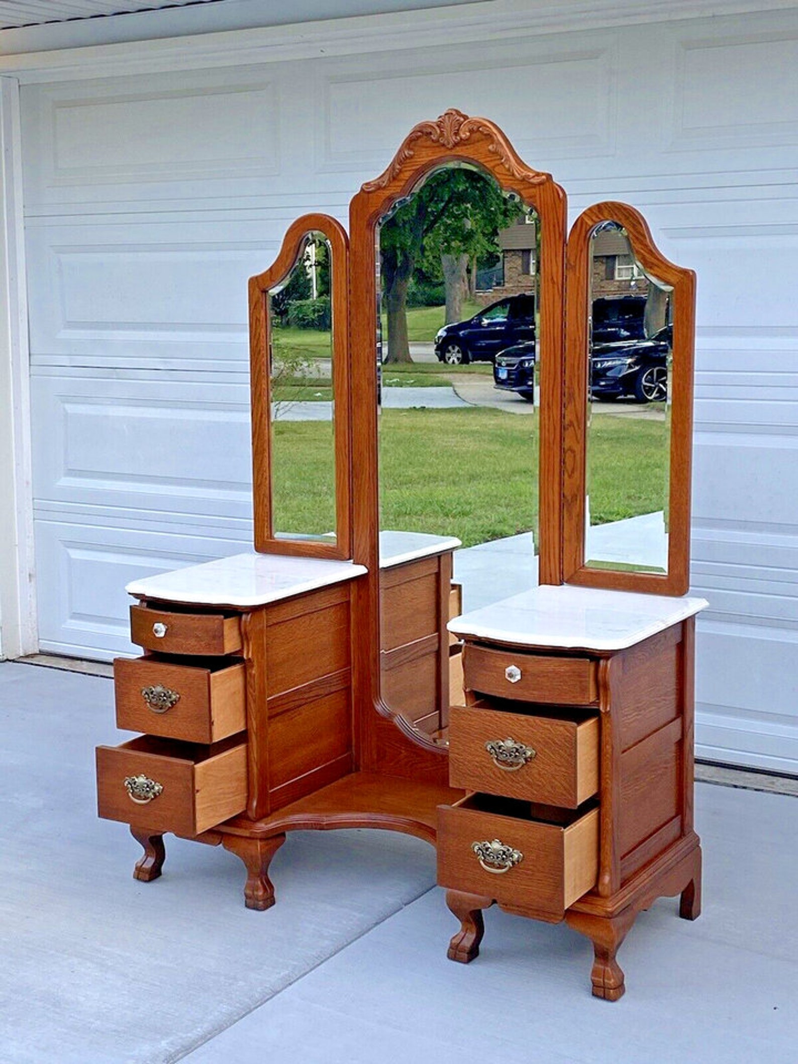 Lexington Furniture Victorian Sampler Collection Vanity and Three View ...