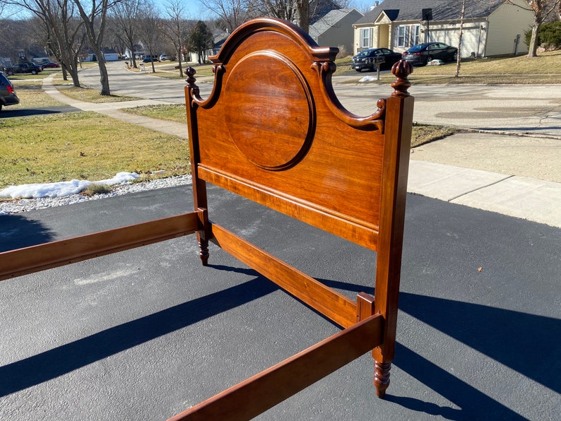 Lexington Furniture Chez Michelle Cherry Queen Bed Headboard/footboard ...