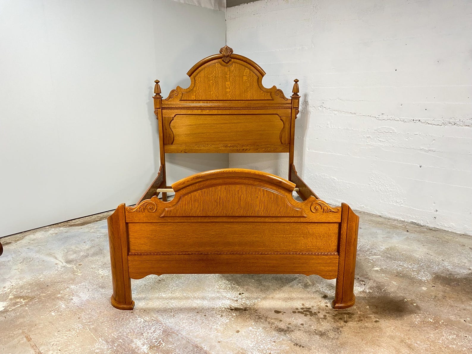 Lexington Furniture Victorian Sampler Collection Mansion Queen Size Bed ...
