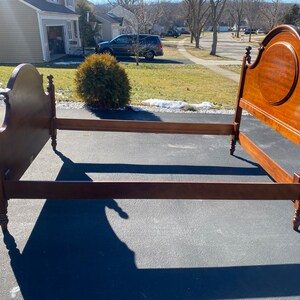 Lexington Furniture Chez Michelle Cherry Queen Bed Headboard/footboard ...