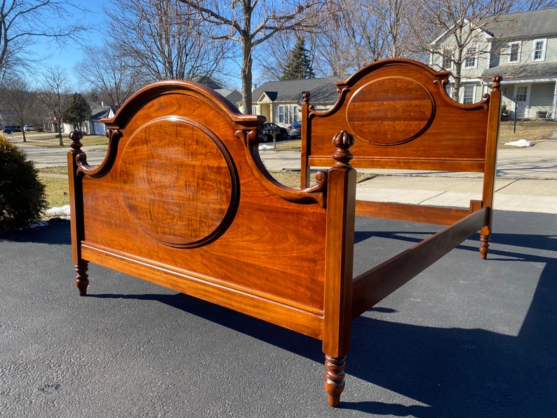 Lexington Furniture Chez Michelle Cherry Queen Bed Headboard/footboard ...
