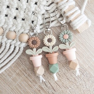 Flower Keychains | Flower Pot Keychains | Silicone Keychains | Daisy ...