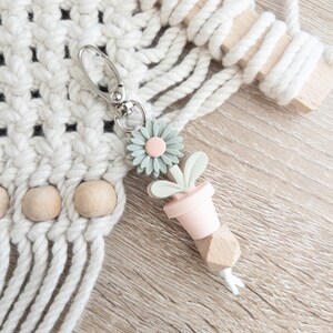 Flower Keychains | Flower Pot Keychains | Silicone Keychains | Daisy ...