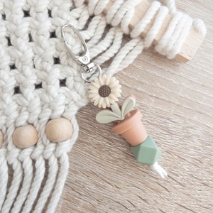 Flower Keychains | Flower Pot Keychains | Silicone Keychains | Daisy ...