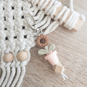 Flower Keychains | Flower Pot Keychains | Silicone Keychains | Daisy ...