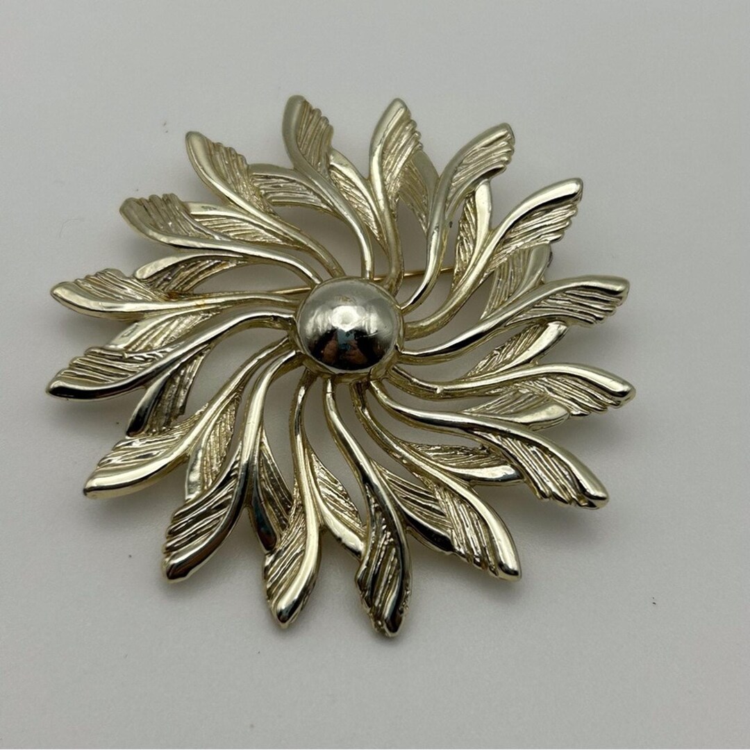 Vintage Sarah Coventry Beautiful Textured Gold Tone Flower Sun Brooch ...