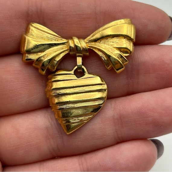 Vintage Avon Gold Tone Textured Ribbon Hanging Heart … - Gem