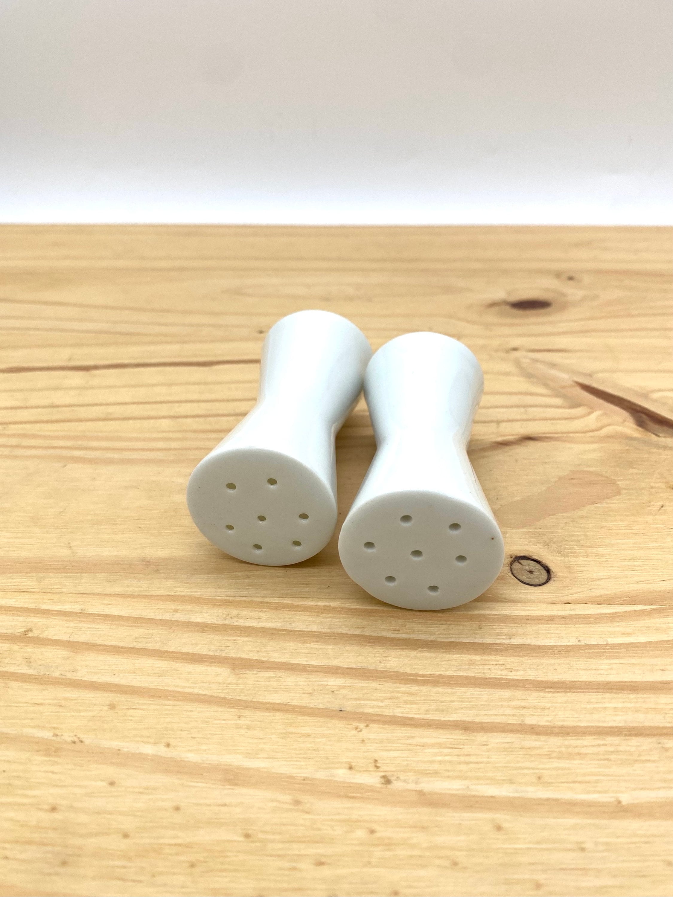 Vintage Ceramic Mid Century Modern White Hourglass Salt and Pepper ...