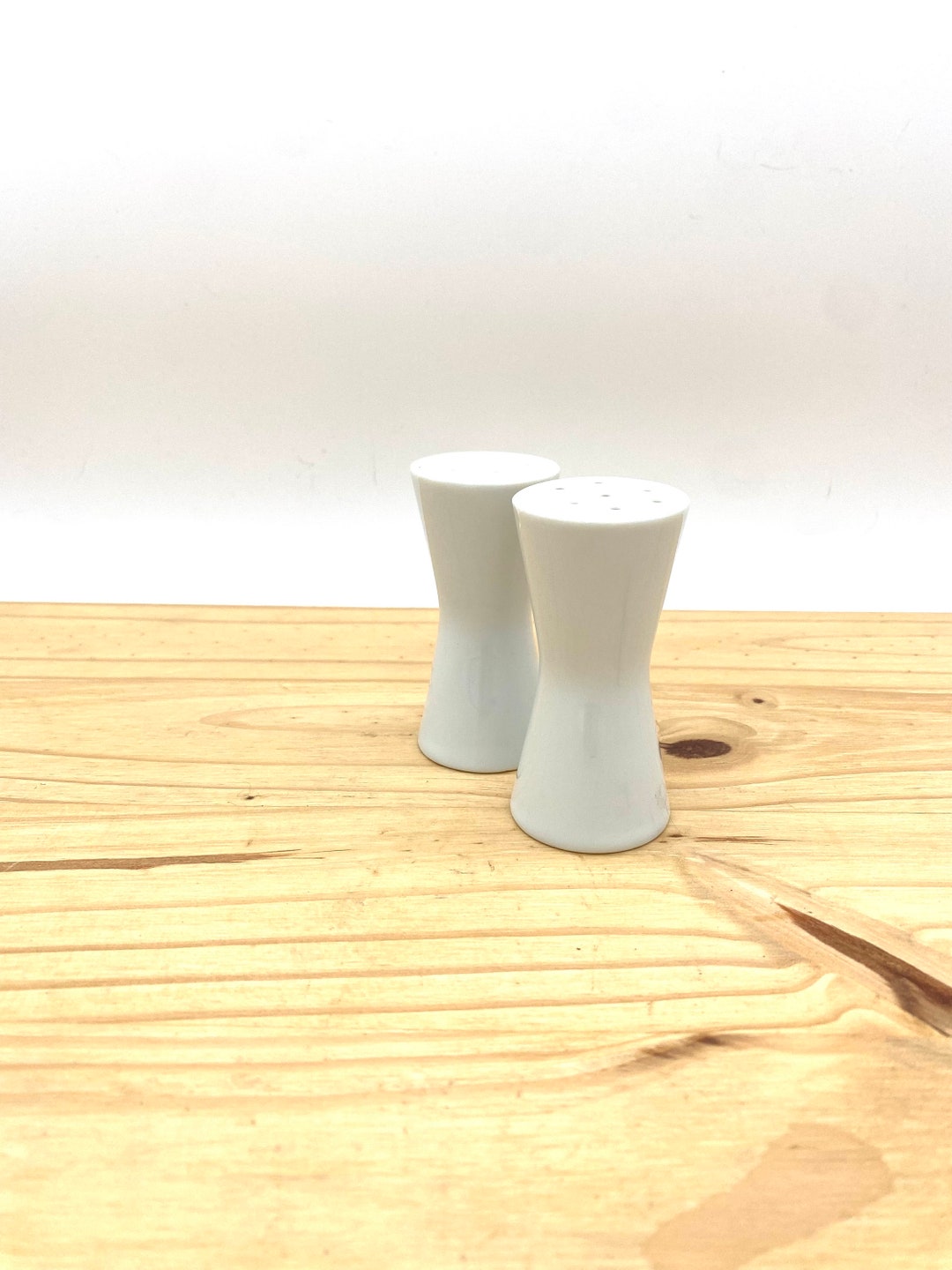 Vintage Ceramic Mid Century Modern White Hourglass Salt and Pepper ...