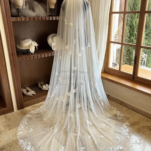 Floral Lace Wedding Veil, 3D Butterfly Bridal Veil, Elegant Chapel Veil ...