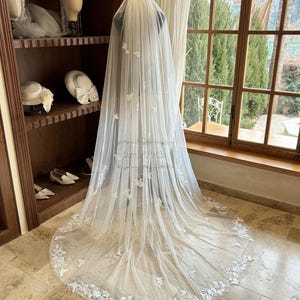 Floral Lace Wedding Veil, 3D Butterfly Bridal Veil, Elegant Chapel Veil ...