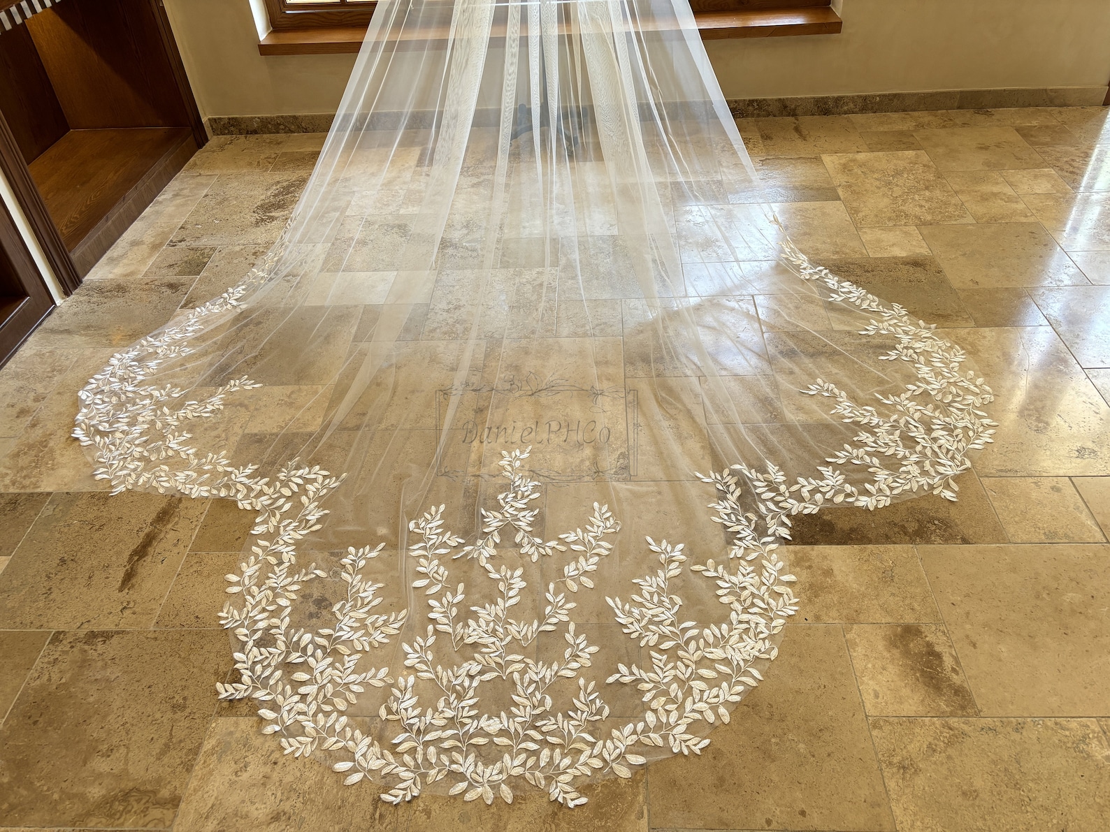 Elegant Leaf Lace Wedding Veil, Vintage Lace Cathedral Veil, Lace ...
