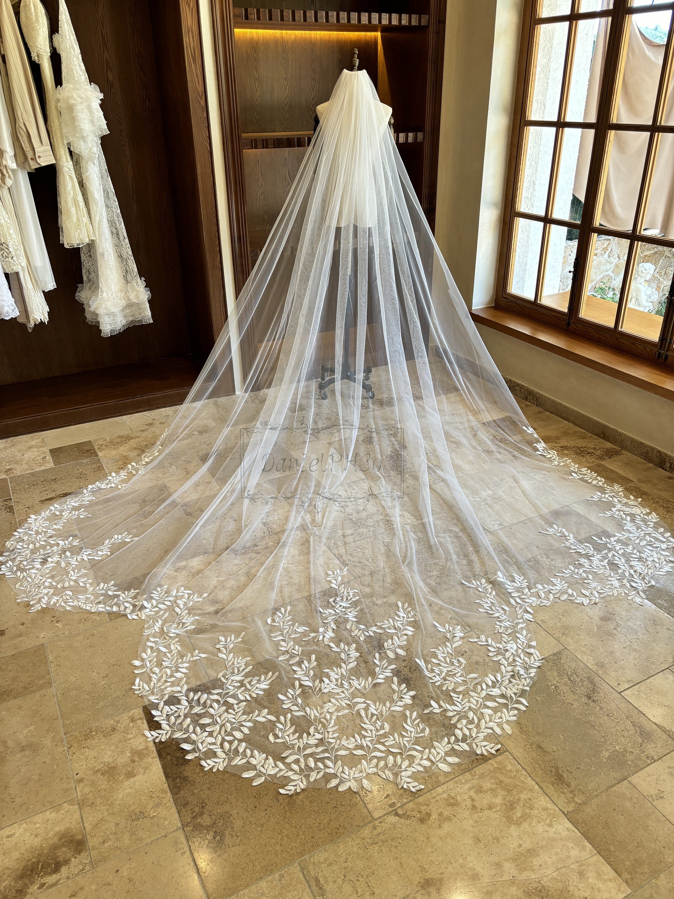 Elegant Leaf Lace Wedding Veil, Vintage Lace Cathedral Veil, Lace ...