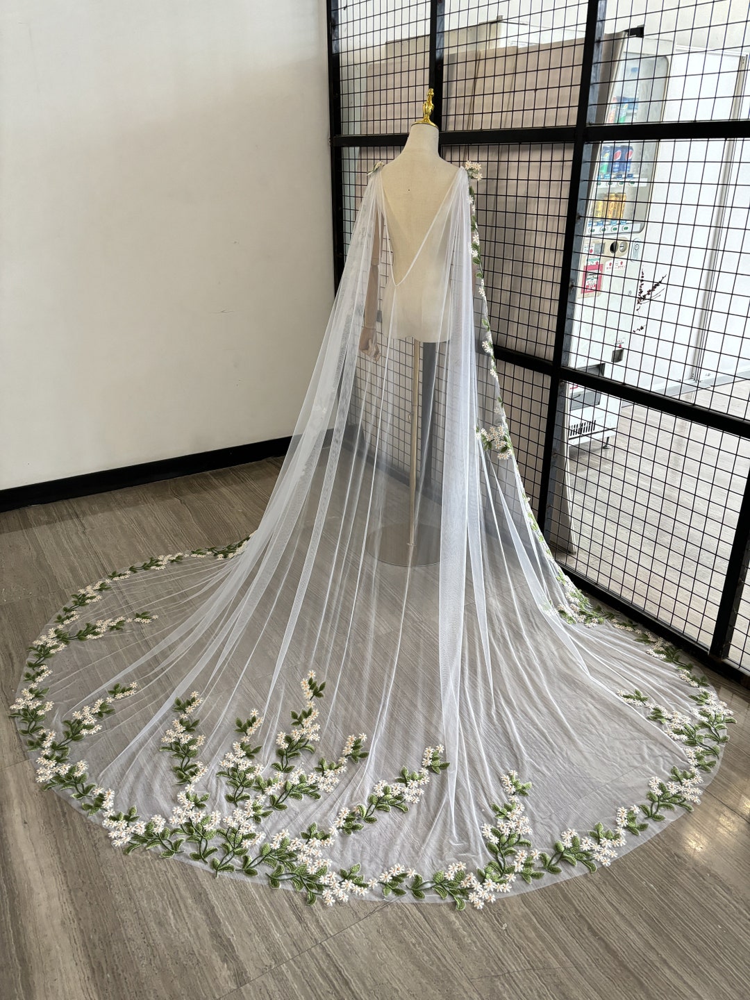 Floral Lace Cape Veil, Elegant V Back Cape Veil, Green Leaf Lace Cape ...