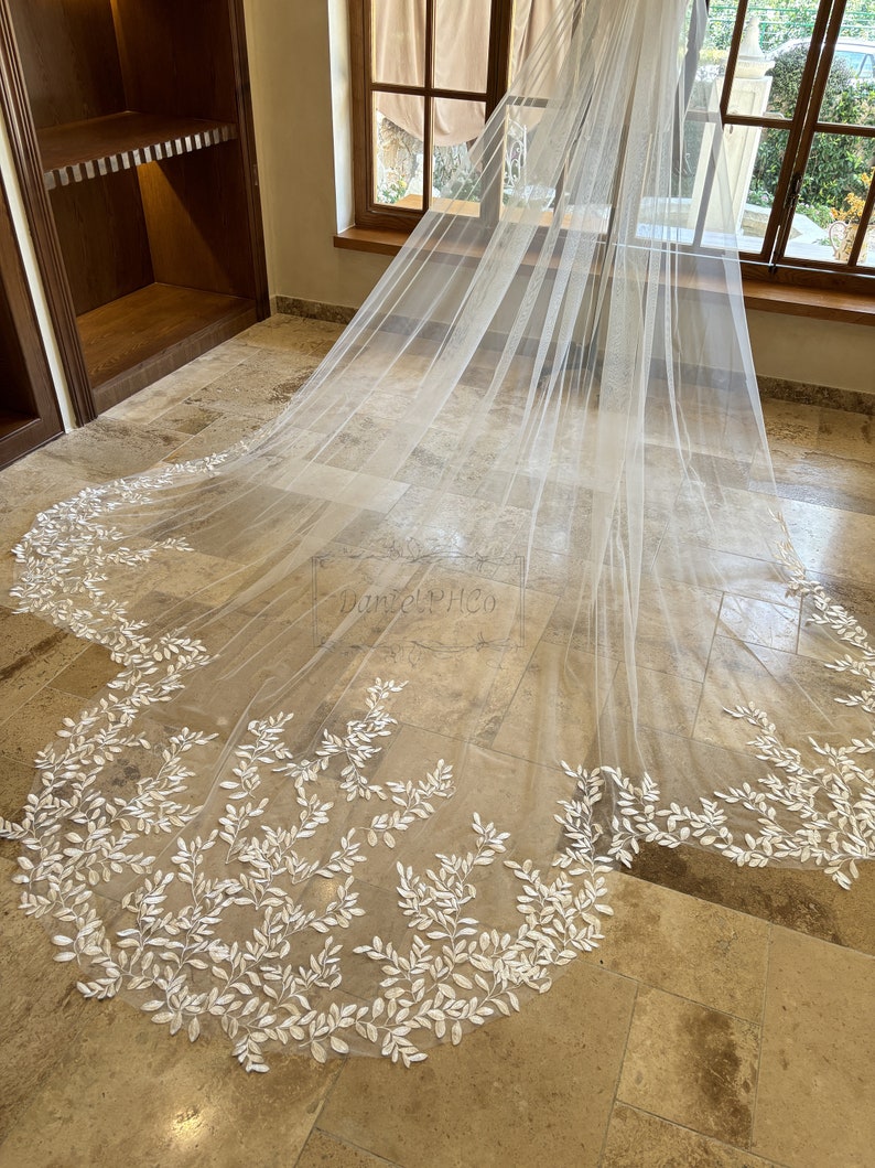 Elegant Leaf Lace Wedding Veil, Vintage Lace Cathedral Veil, Lace ...