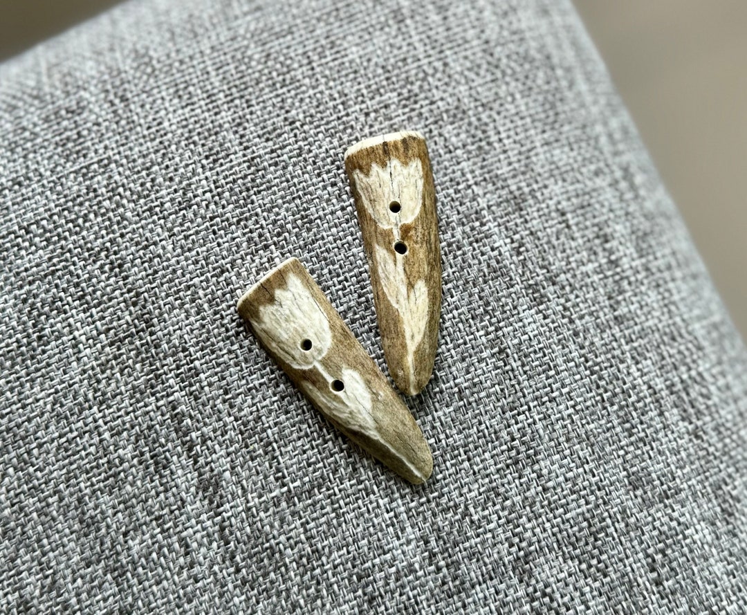 Ancient Style Handmade Moose Antler Buttons With Handcarved Tulips ...