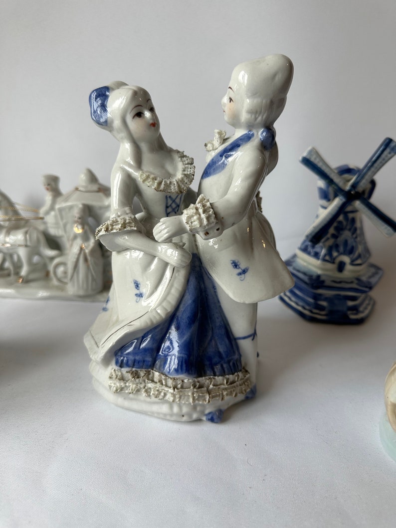 Set of Vintage Figurines / White and Blue Figurines / Dancing - Etsy