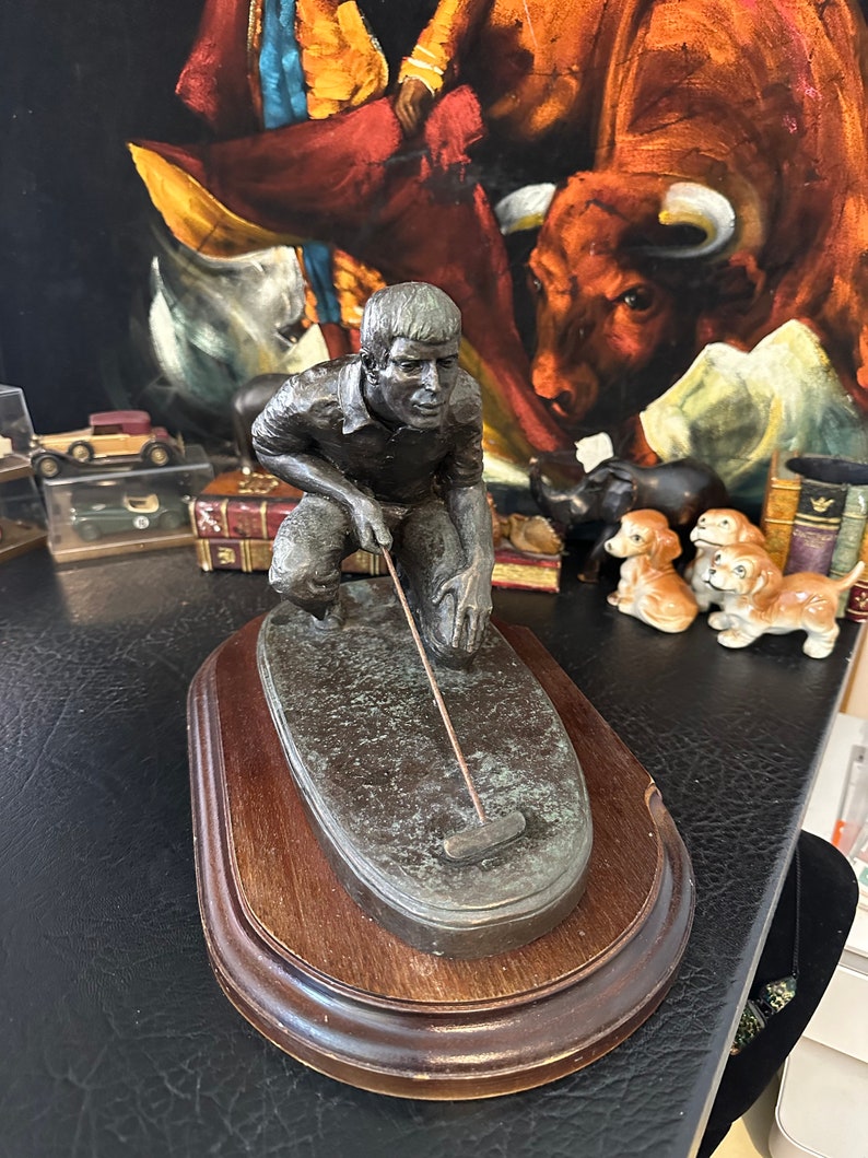 Golf Player Sculpture Clay Painted Bronze golfer Sculpture Bronze Look ...