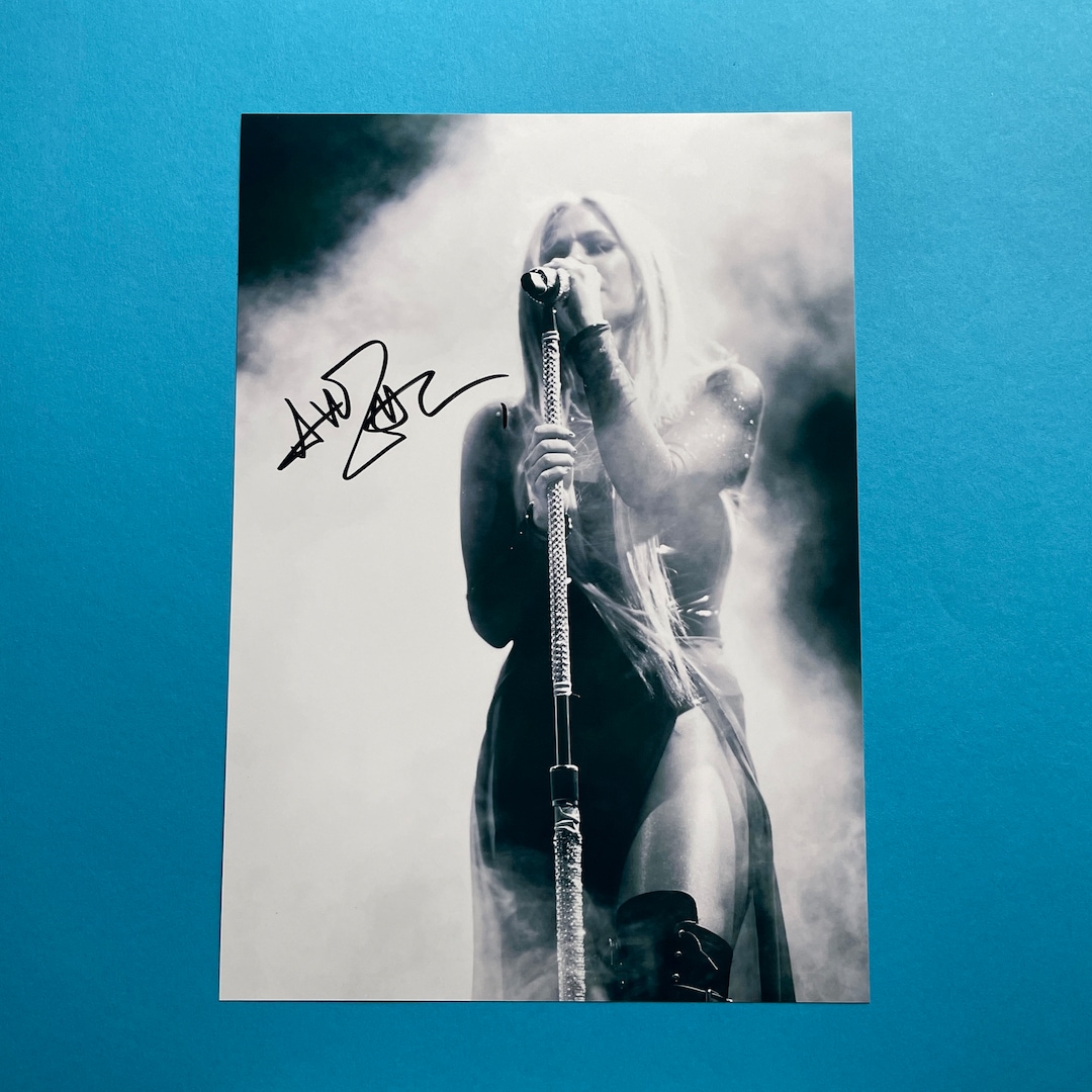 Avril Lavigne Signed Photo Authentic Autograph With COA - Etsy
