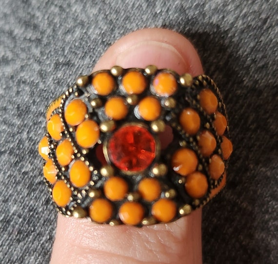 Rare and unique orange coral and ruby bow ring - Gem