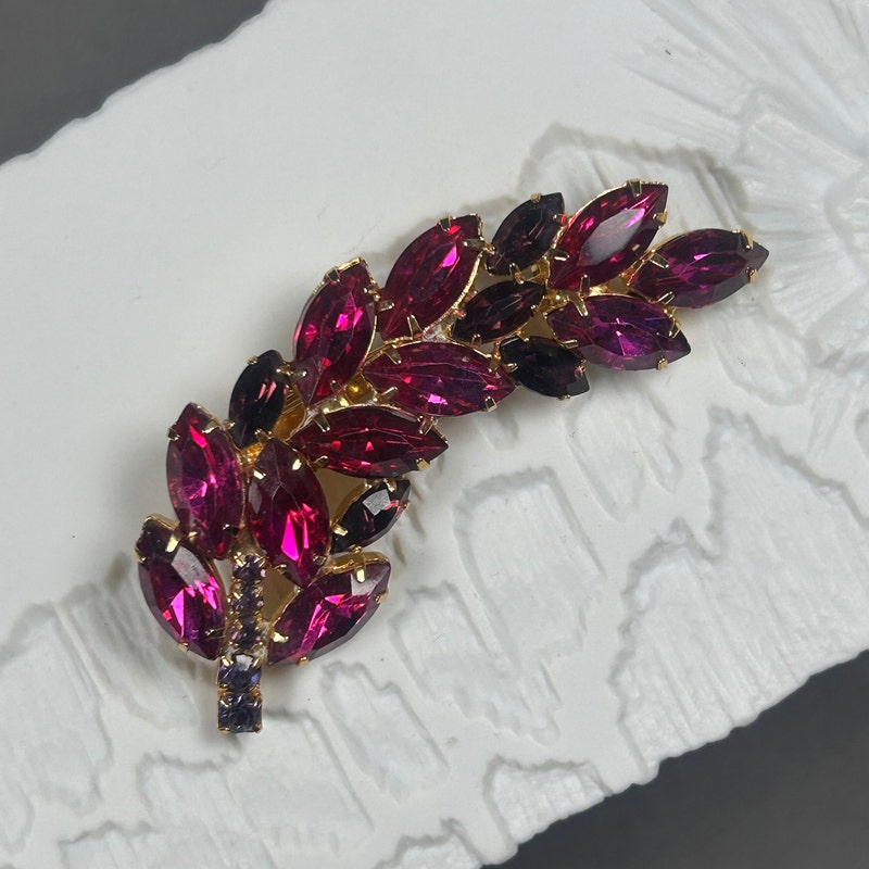 Red Vintage Brooch - Etsy