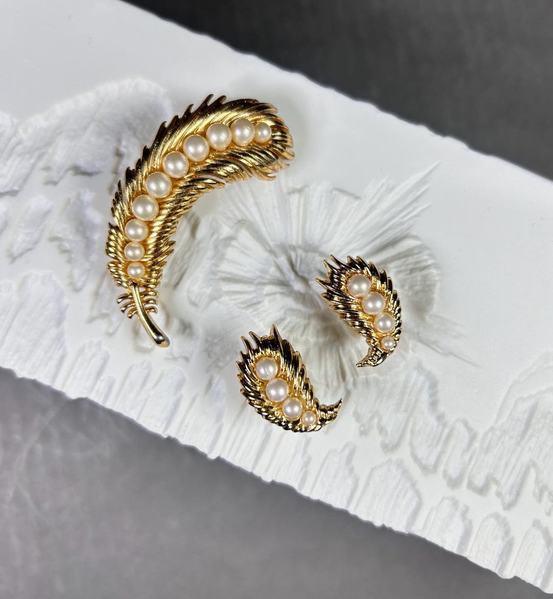 Vintage TRIFARI Crown "book Piece" Set PEA POD Brooch and Ear Clips ...