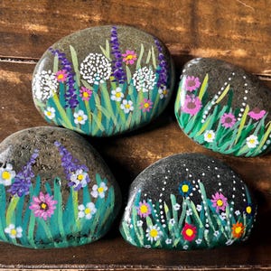 Hand Painted Floral Stones, Flower Gardens, Garden Stone, Painted Rock ...