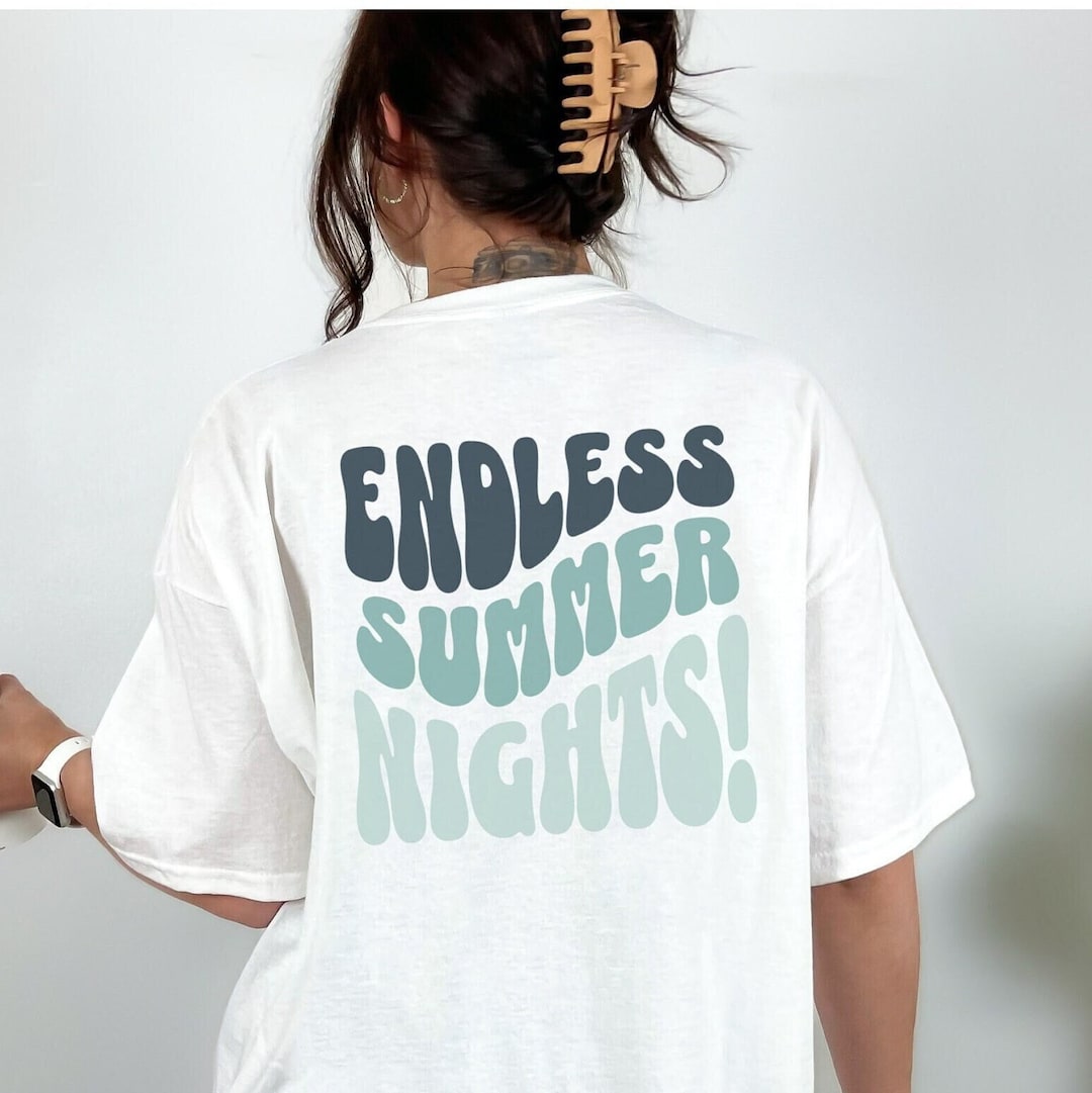 Sommerliches T-Shirt mit Strandmotiv wellenförmiges Design auf der ...