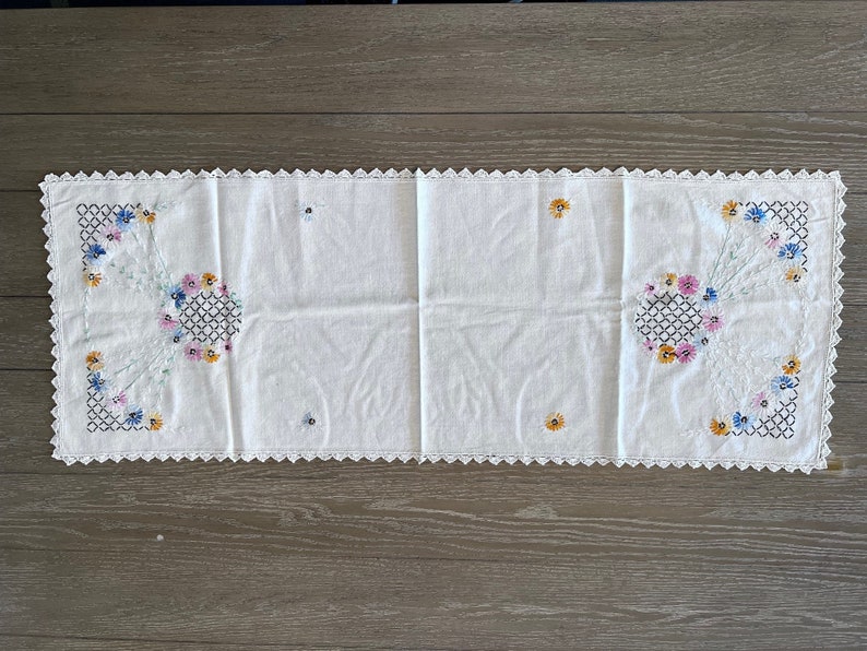 Lovely Vintage Hand Embroidered Linens - Etsy