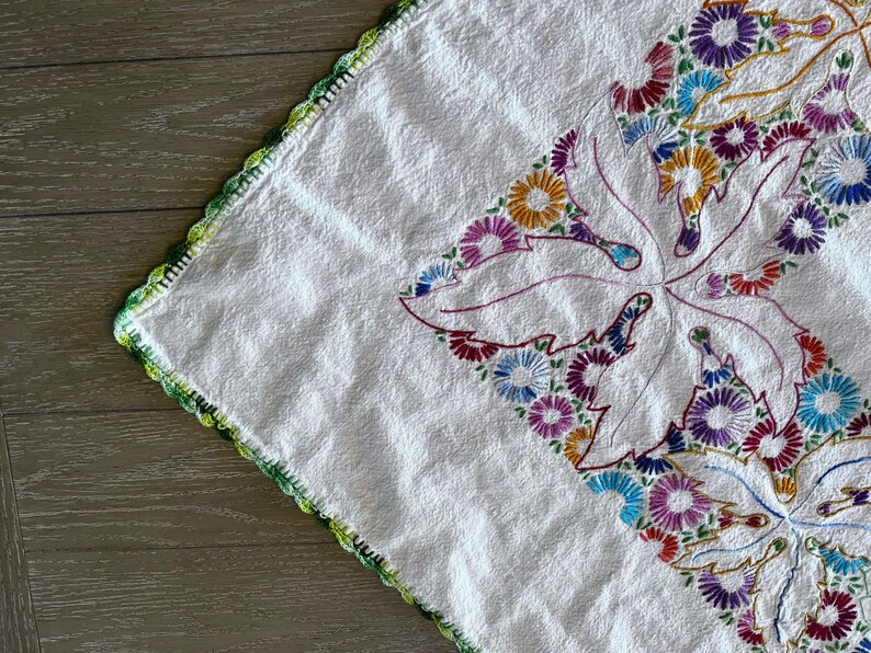 Lovely Vintage Hand Embroidered Linens - Etsy