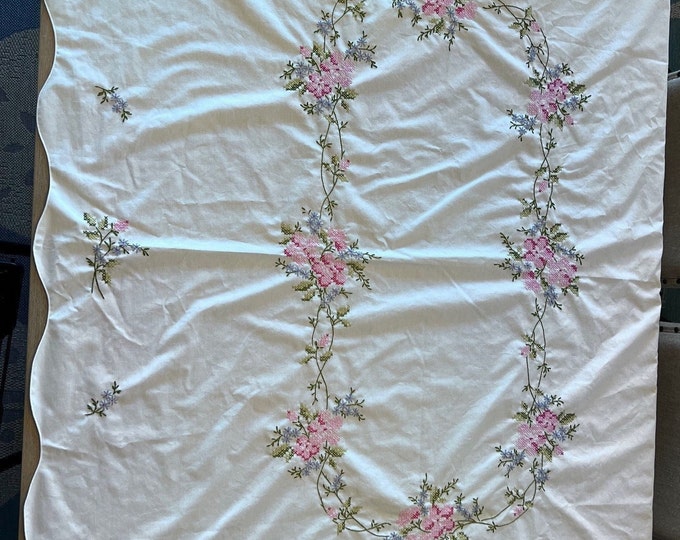 Lovely Vintage Hand Embroidered Linens - Etsy