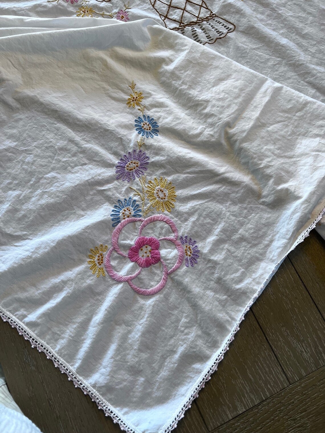 Lovely Vintage Hand Embroidered Linens - Etsy