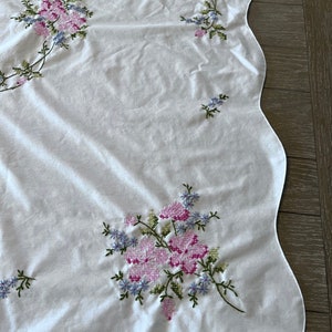 Lovely Vintage Hand Embroidered Linens - Etsy