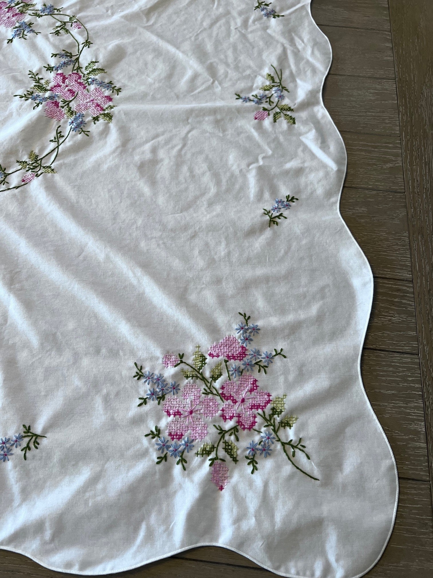 Lovely Vintage Hand Embroidered Linens - Etsy