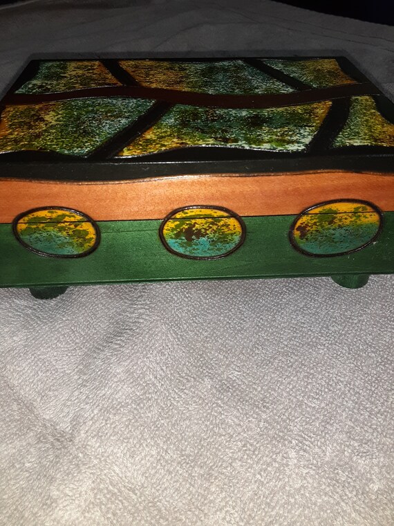 Secret opening handcrafted wooden box. - Gem