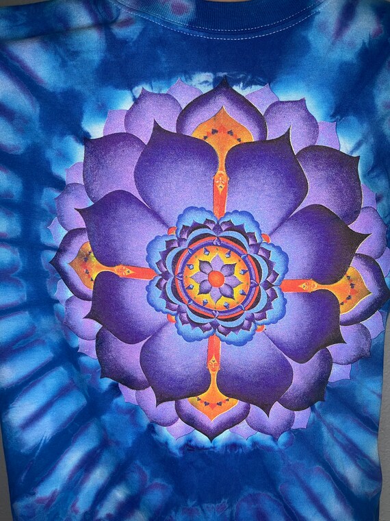 Lotus/Celtic knot blue tie dye t shirt. - Gem
