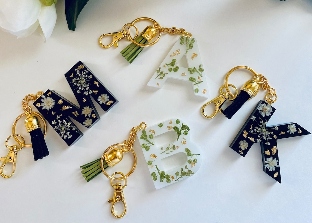 Handmade Flower Resin Letter Keychain | Flower Keychain | Initial ...