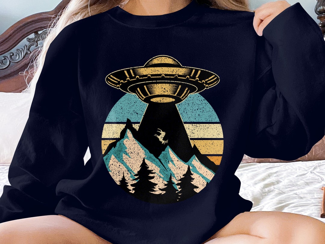 Retro UFO Ufo Alien Sweater, Alien Lovers, Spaceship, NASA, Holiday ...