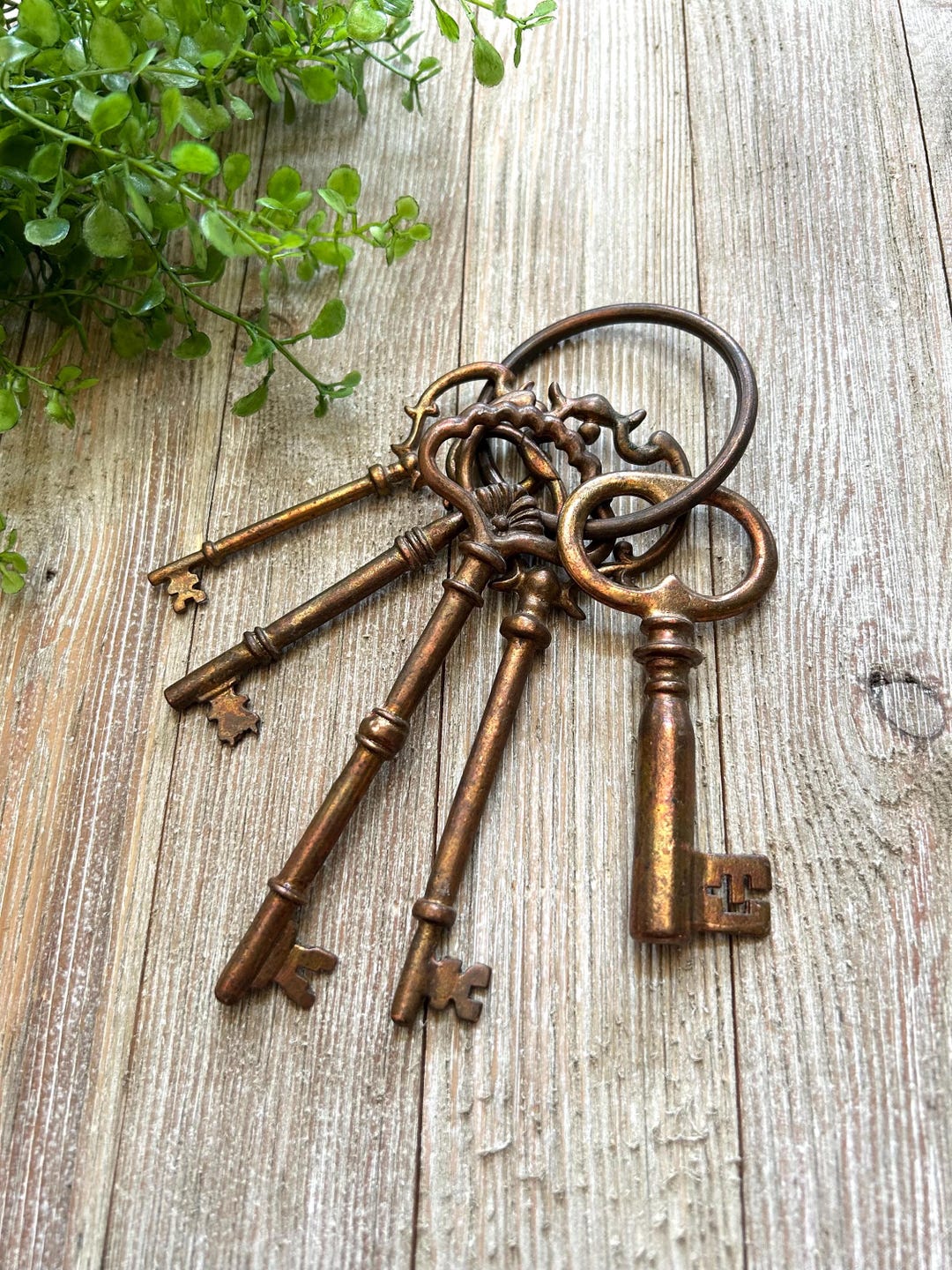 Vintage Ring of 5 Copper Skeleton Keys - Collectable Antique Style Home ...