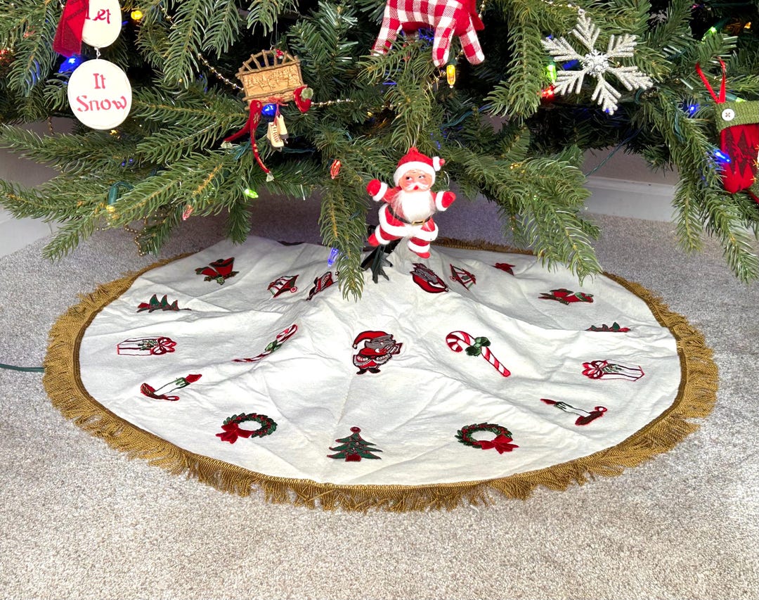 Vintage 1978 Handmade Christmas Tree Skirt - Kitschy White, Red and ...