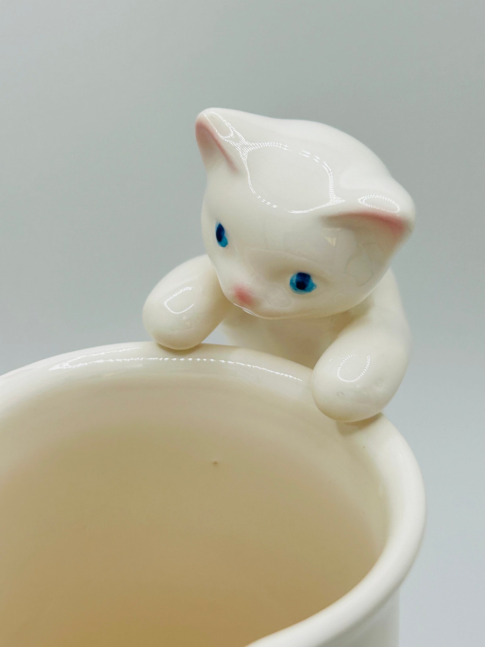 Vintage White Ceramic Hanging Kitten Creamer Cat Milk Pitcher Unique ...