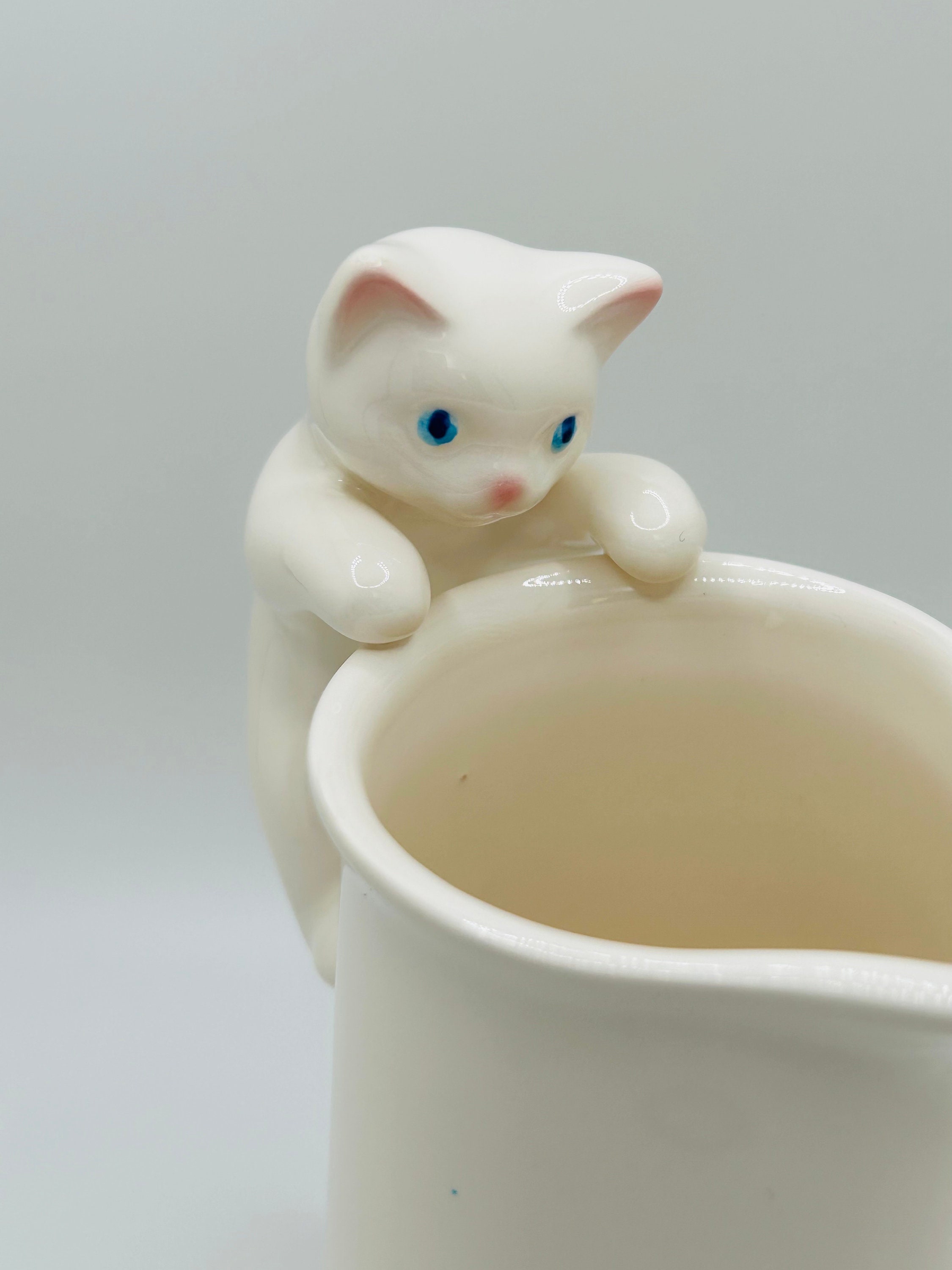 Vintage White Ceramic Hanging Kitten Creamer Cat Milk Pitcher Unique ...