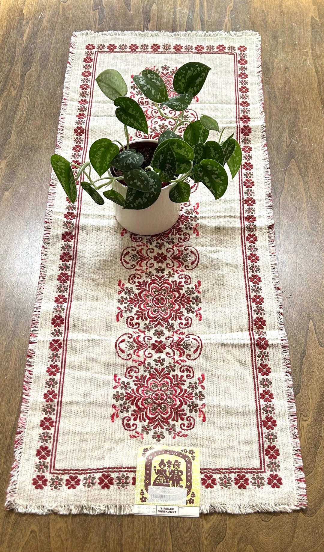 Vintage Traditional Red and Ivory Baumwolle Austrian Table Runner ...