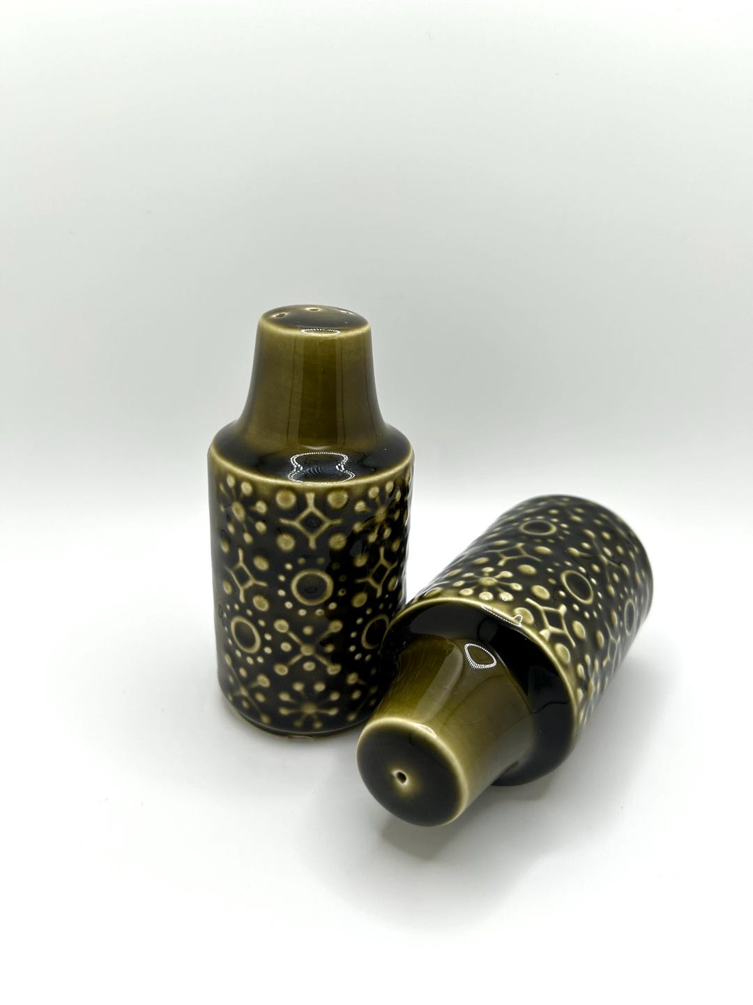 Vintage Celtic ireland Pottery Green Salt and Pepper Shaker Set ...
