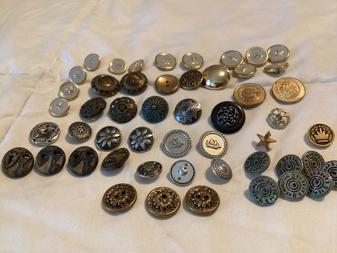 Huge Lot of Vintage and Antique Clothing / Sewing Buttons Metal ...