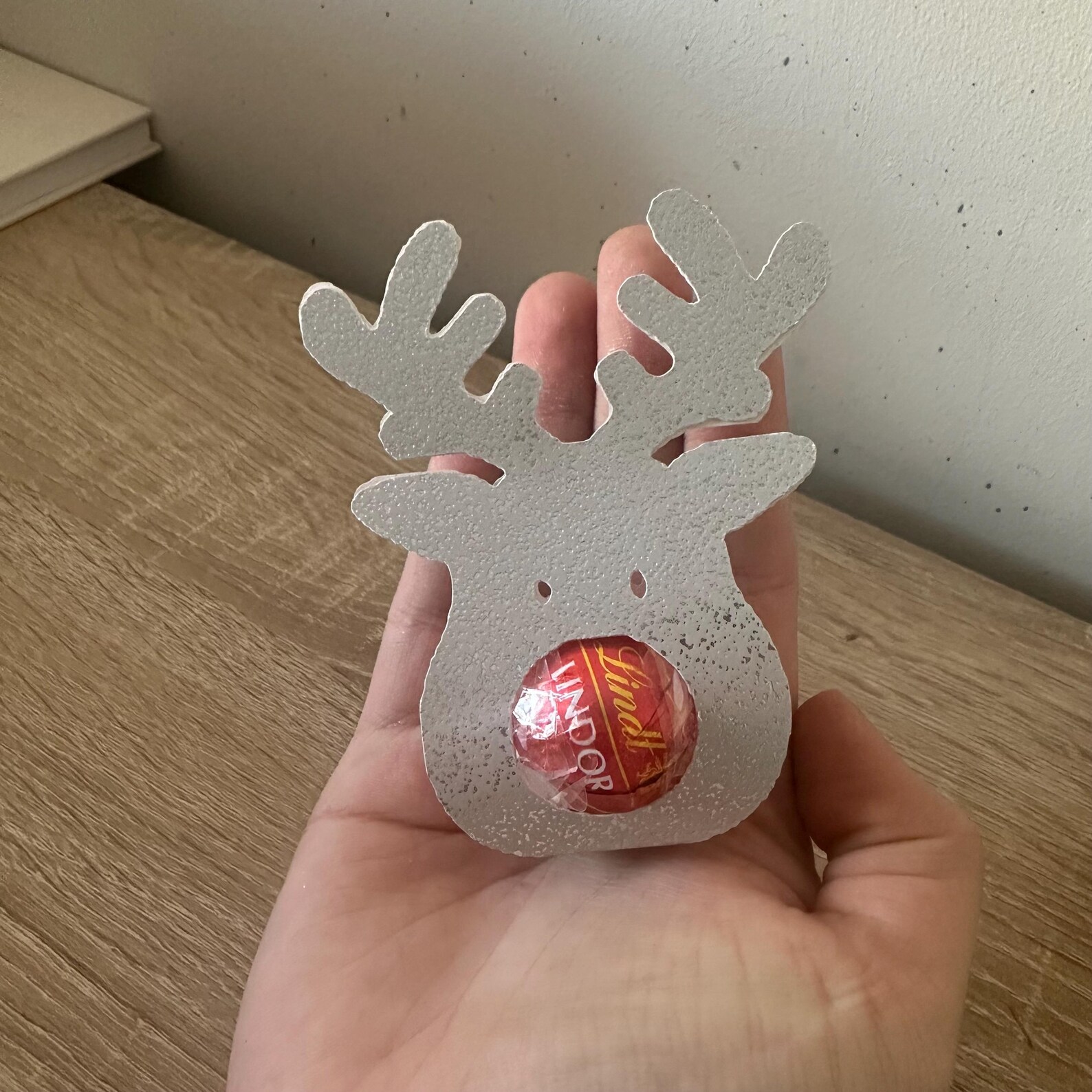 Christmas Reindeer Decorations With Lindt Chocolate Table Gifts Hanging ...
